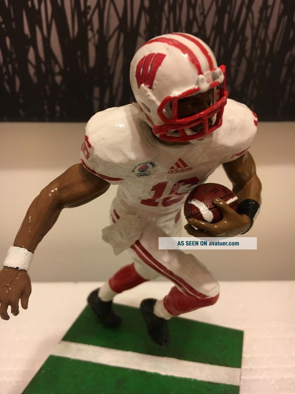 RUSSELL WILSON CUSTOM MCFARLANE FIGURE IN WISCONSIN BADGERS ALL WHITE ...