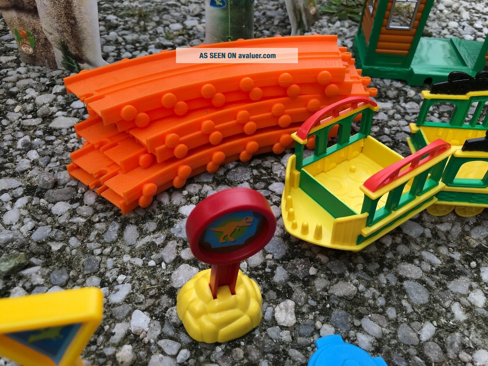 Dinosaur Train PBS Dino Track Adventure Motorized Train Tracks Play Set ...