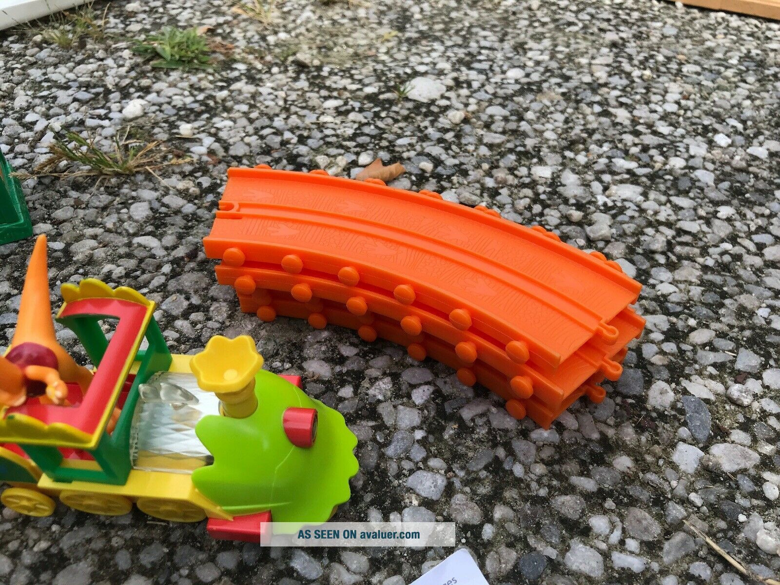 Dinosaur Train PBS Dino Track Adventure Motorized Train Tracks Play Set ...