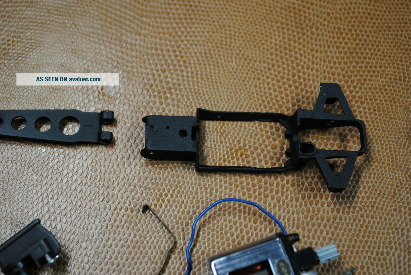 COX BLACK IN LINE CHASSIS PARTS 1/24TH | #8757268