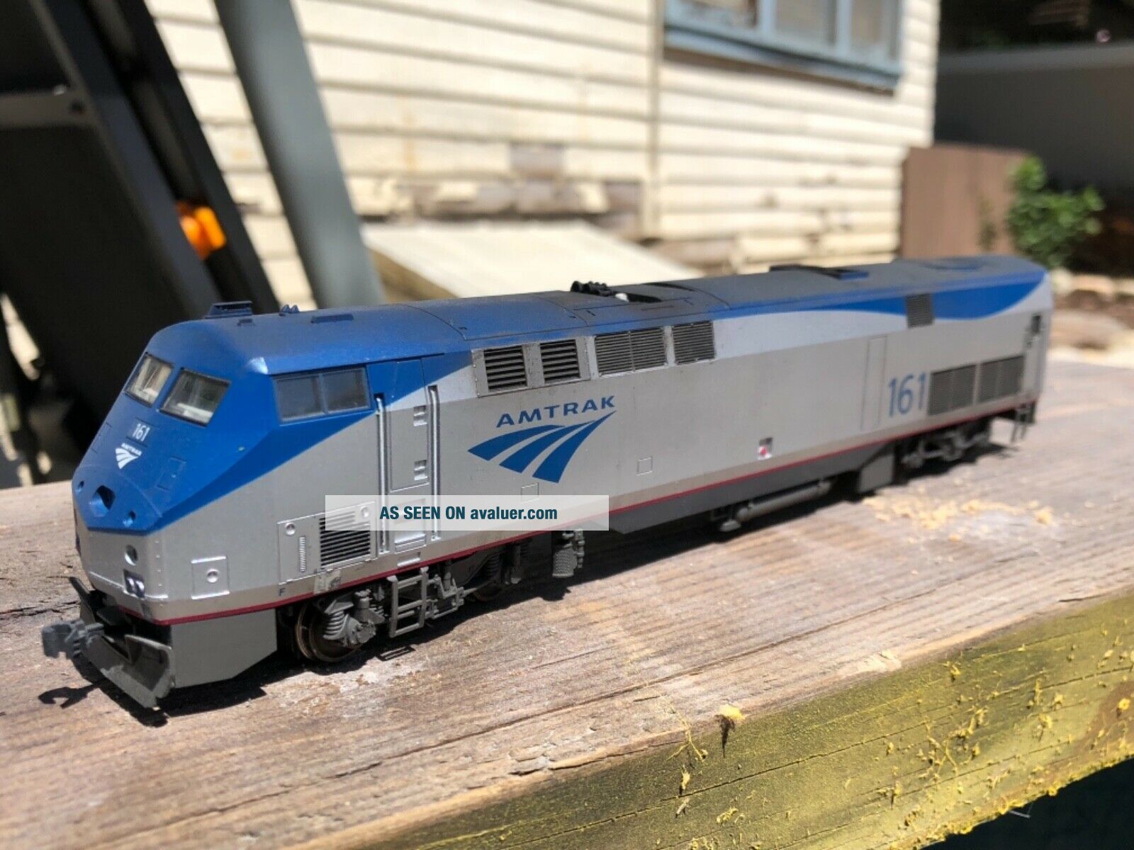 HO Scale Amtrak Model Train W/ Kato Locomotive & 5 Cars | #8769307