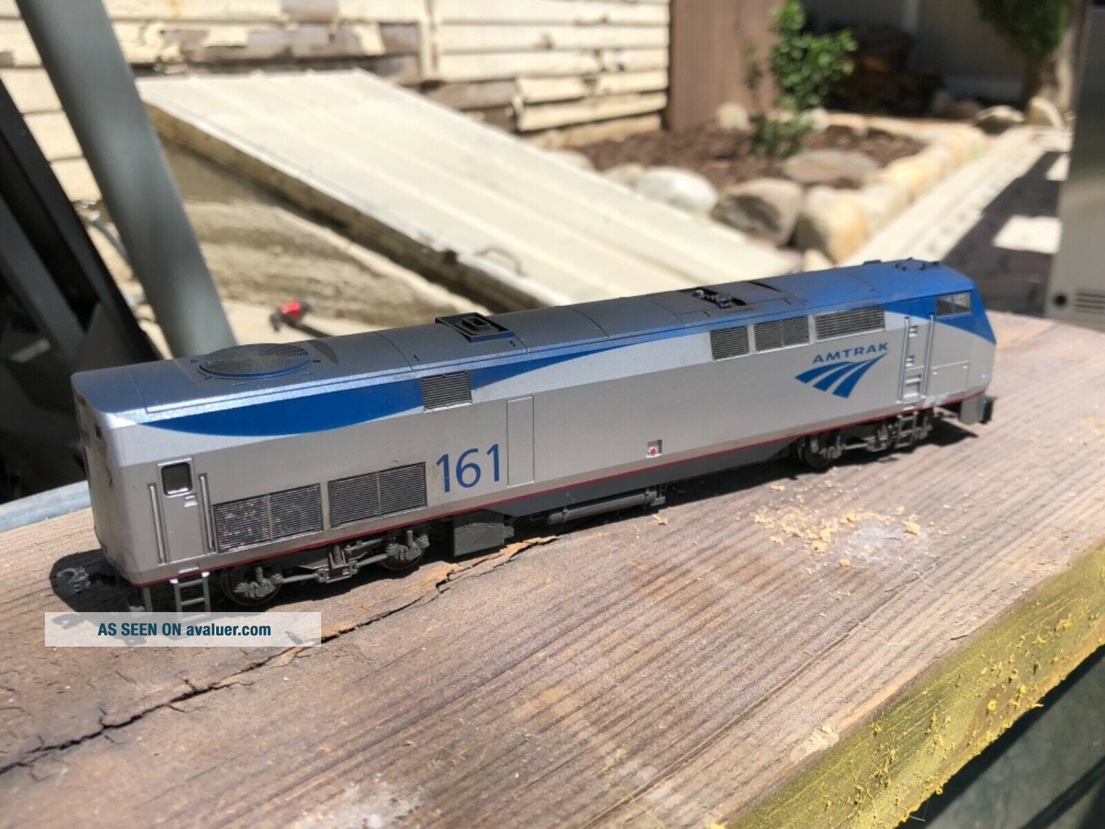 HO Scale Amtrak Model Train W/ Kato Locomotive & 5 Cars | #8769307