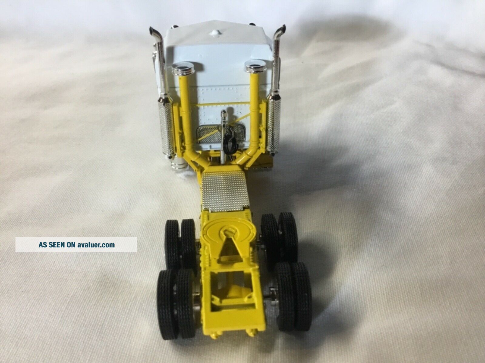 DCP 1:64 Kenworth K100 White Aerodyne With Yellow Frame | #8982372
