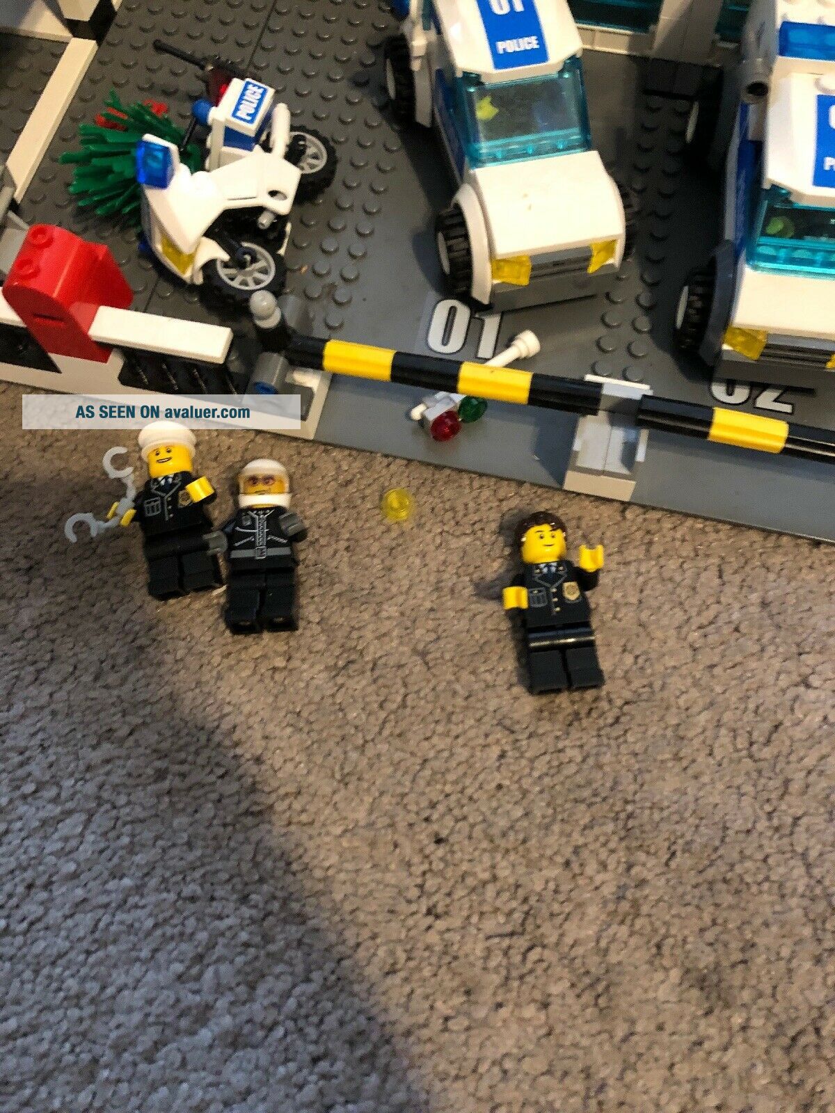LEGO 7744 City Police Headquarters 100 Complete And Instructions | #9050683