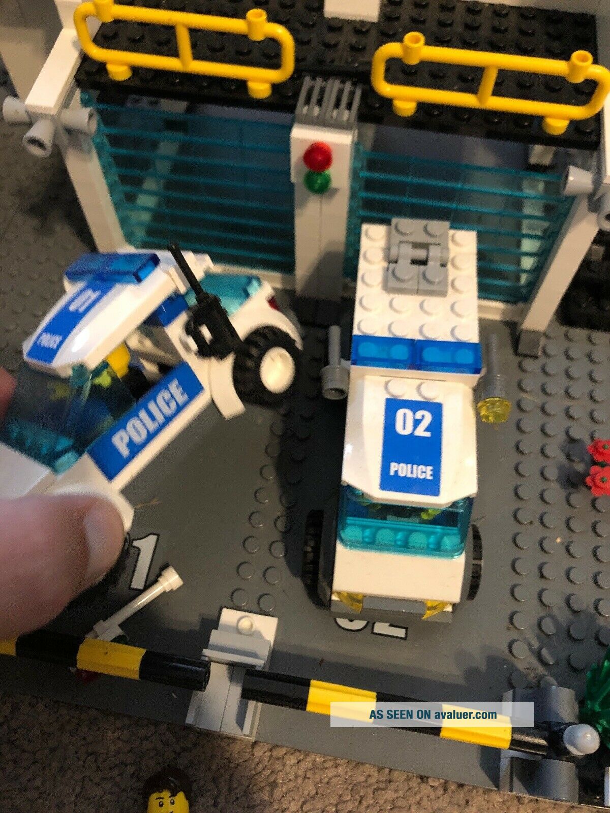 LEGO 7744 City Police Headquarters 100 Complete And Instructions | #9050683