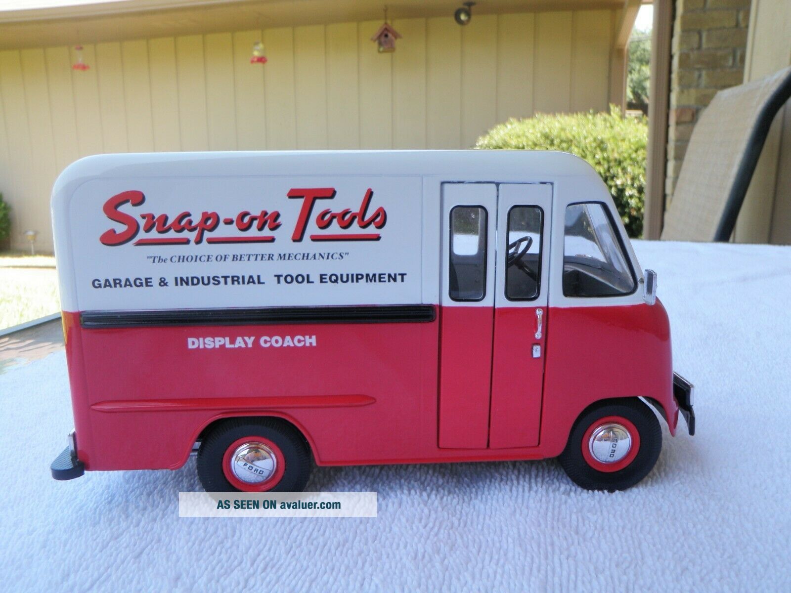 SNAP - ON 1:24 Scale Die Cast 1950 FORD Step - Van Bank | #9058787
