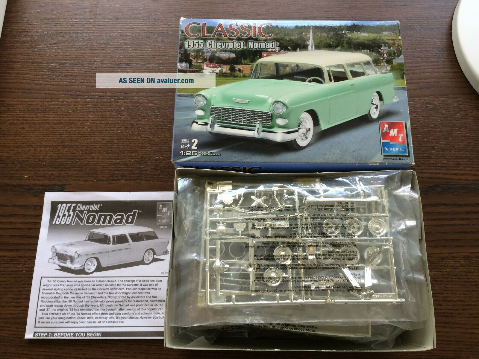 AMT Classic 1:25 1955 Chevrolet Nomad Model Kit | #9057778