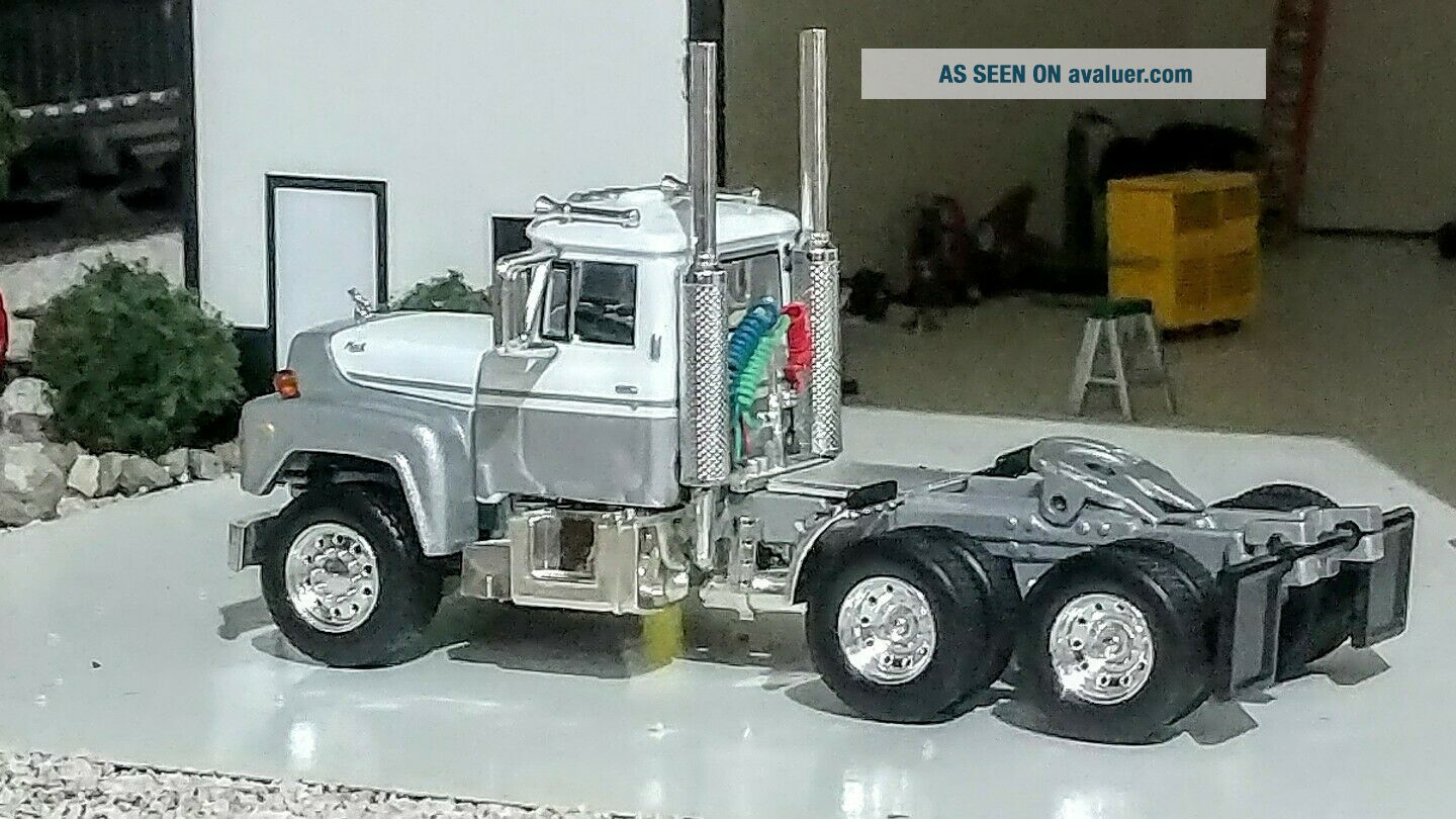 1 64 DCP CUSTOM FIRST GEAR GRAY AND WHITE MACK HEAVY HAULER SEMI TRUCK ...