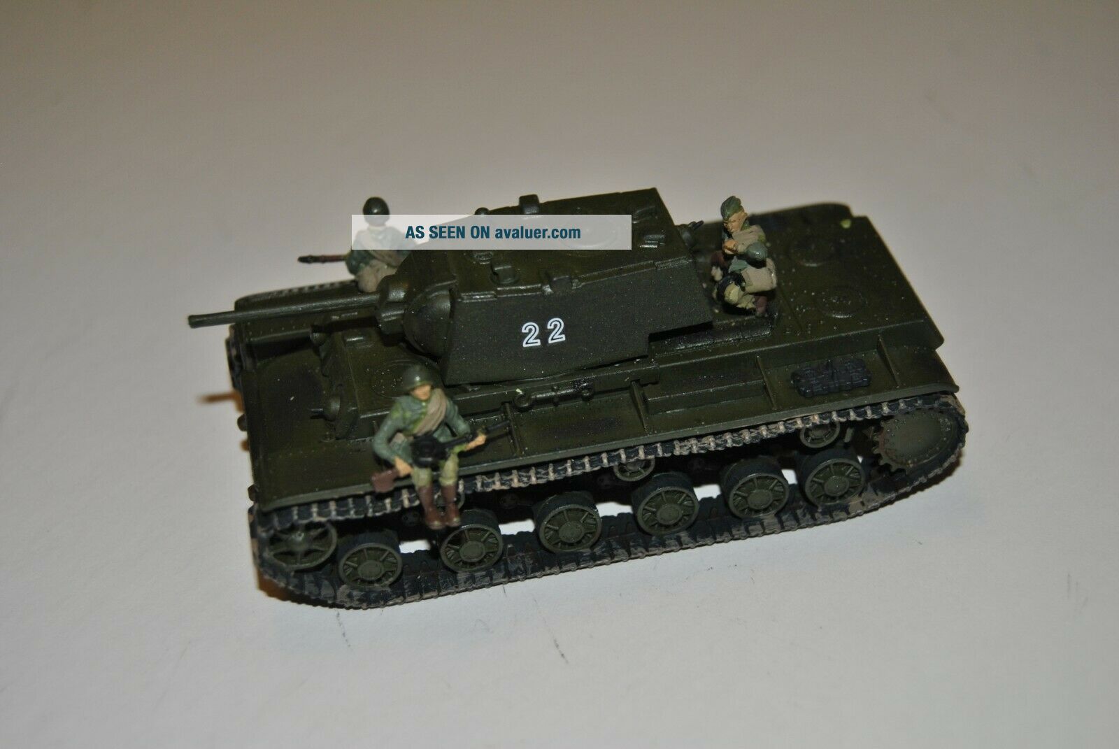WWII Russian KV - 1 Heavy Tank With Riders 1/72 Scale Built. | #9350885
