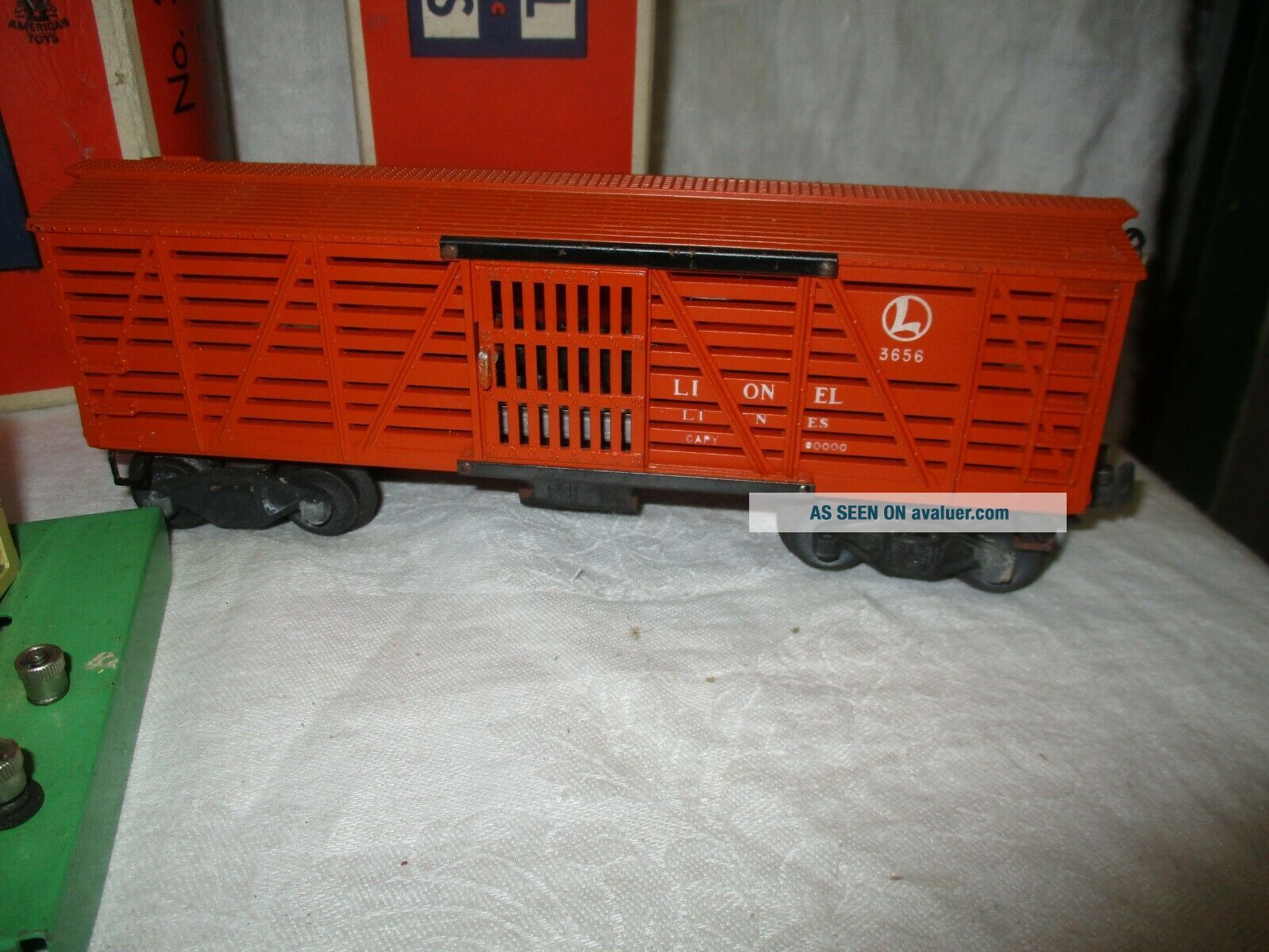 Lionel 3656 Operating Cattle Car With Platform W Boxes Postwar Railway ...