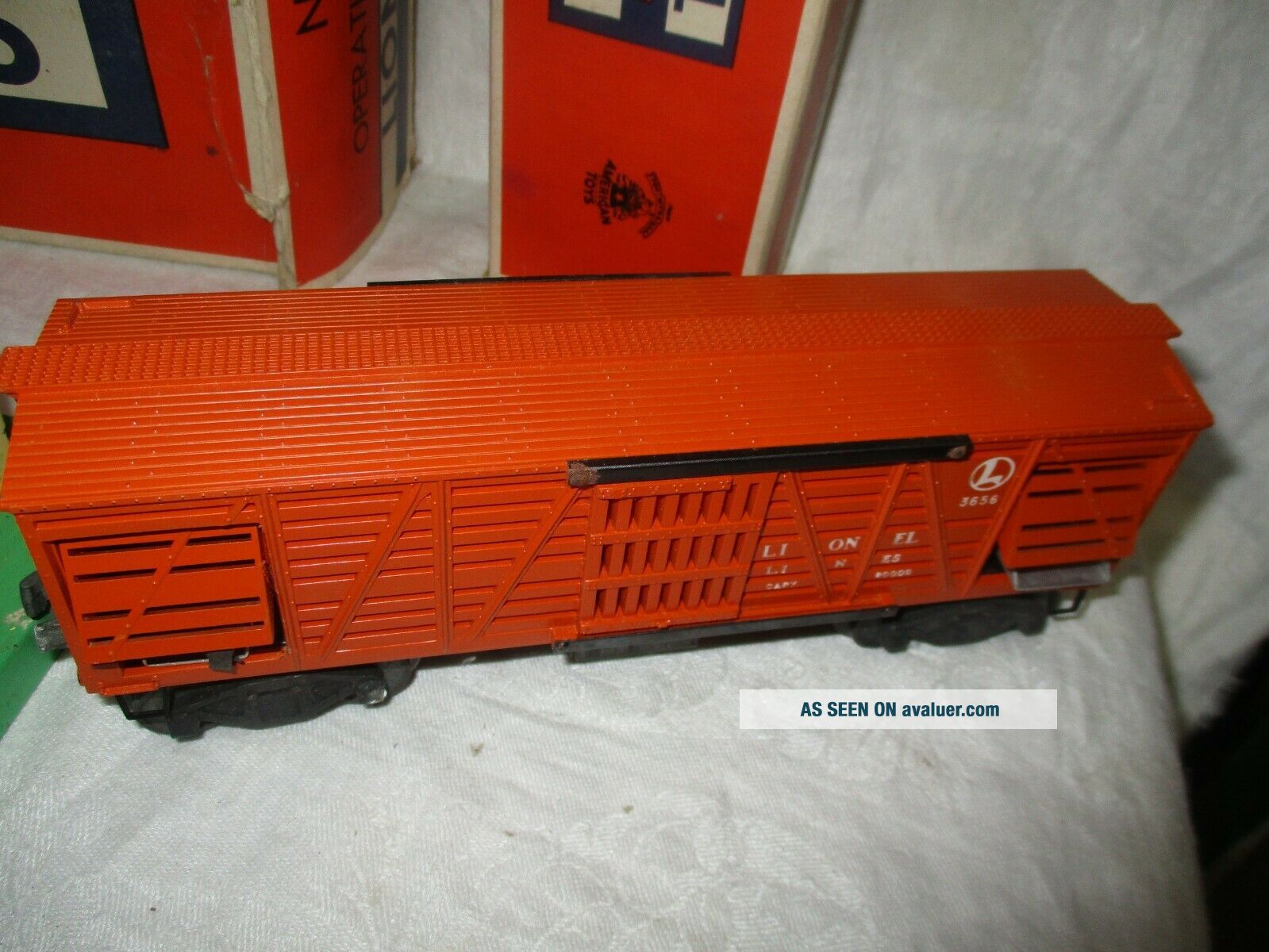 Lionel 3656 Operating Cattle Car With Platform W Boxes Postwar Railway ...