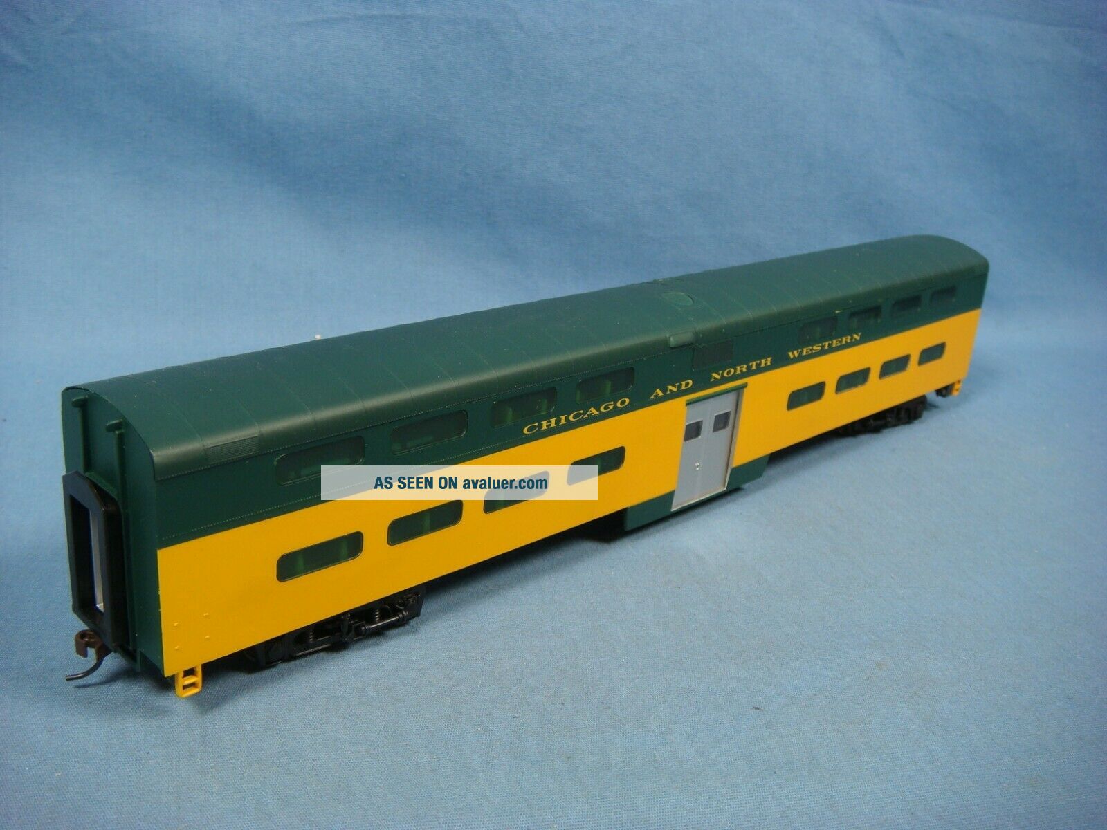 HO Walthers Chicago & North Western C&NW PS DD Commuter Coach Car ...
