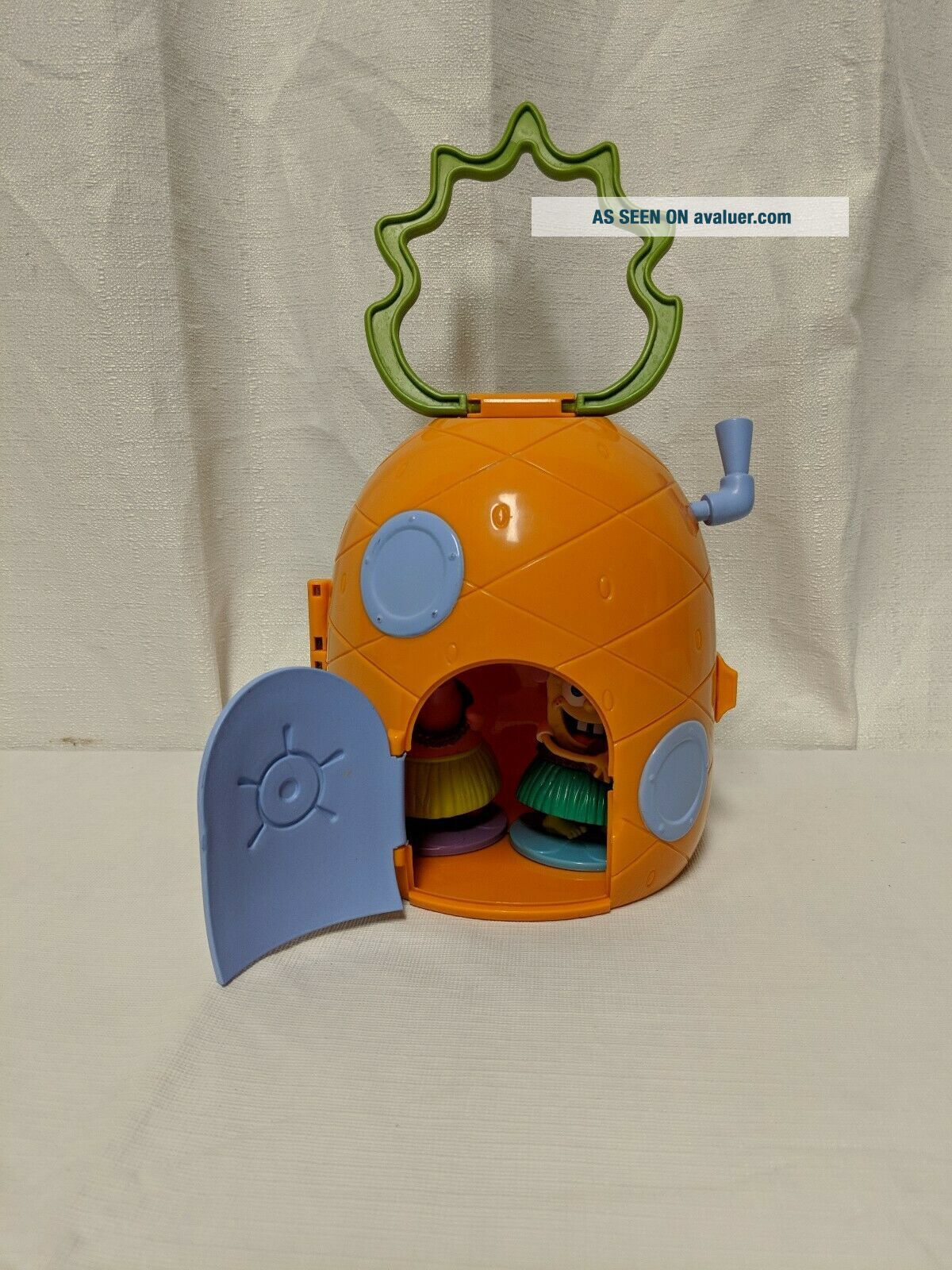 SpongeBob Squarepants Pineapple House With SpongeBob And Patrick ...