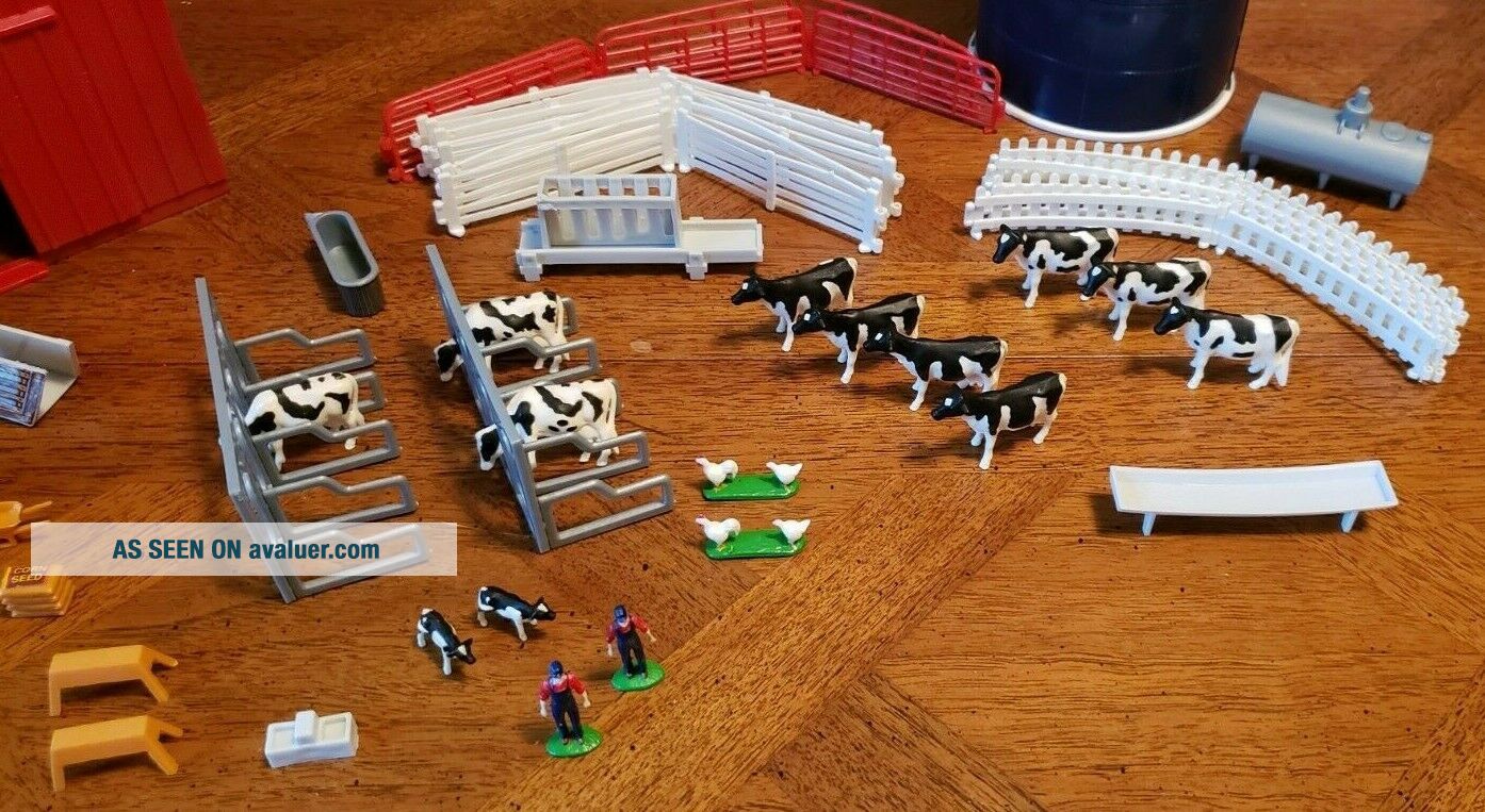 VINTAGE 1993 ERTL FARM COUNTRY BARN AND SILO SET NEAR COMPLETE ...