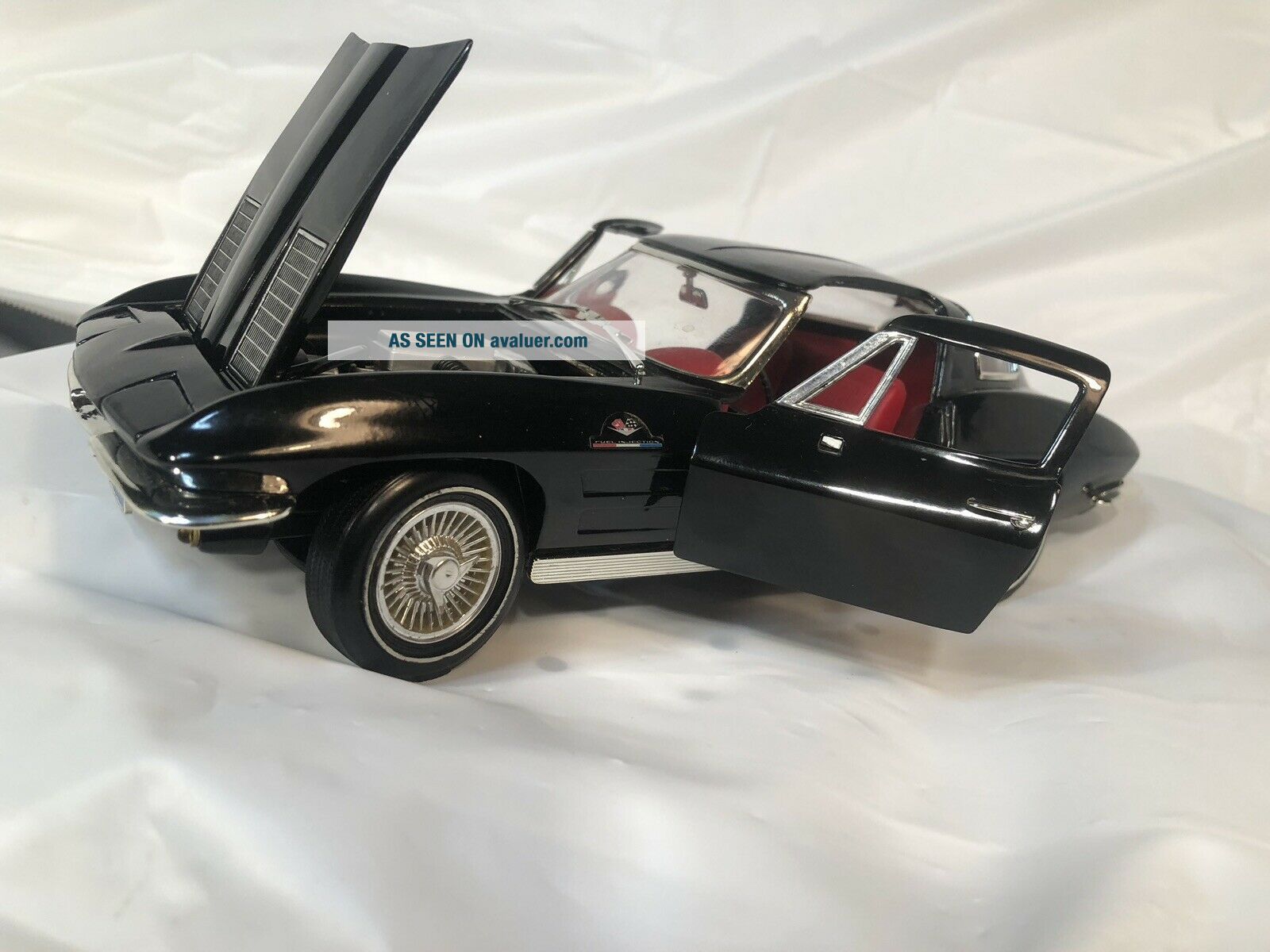 Ertl 1963 Signature Chevrolet Corvette Stingray 1:18 Diecast Car | #9696783