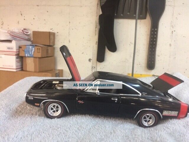 1/24 Scale Diecast Crown Premiums 1970 Dodge Charger | #9743897