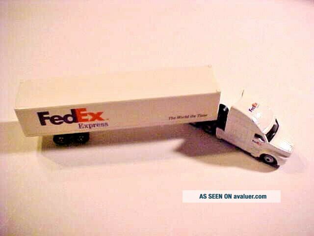 FEDERAL EXPRESS 1/87 SCALE FEDERAL EXPRESS TRACTOR & TRAILER | #9855505