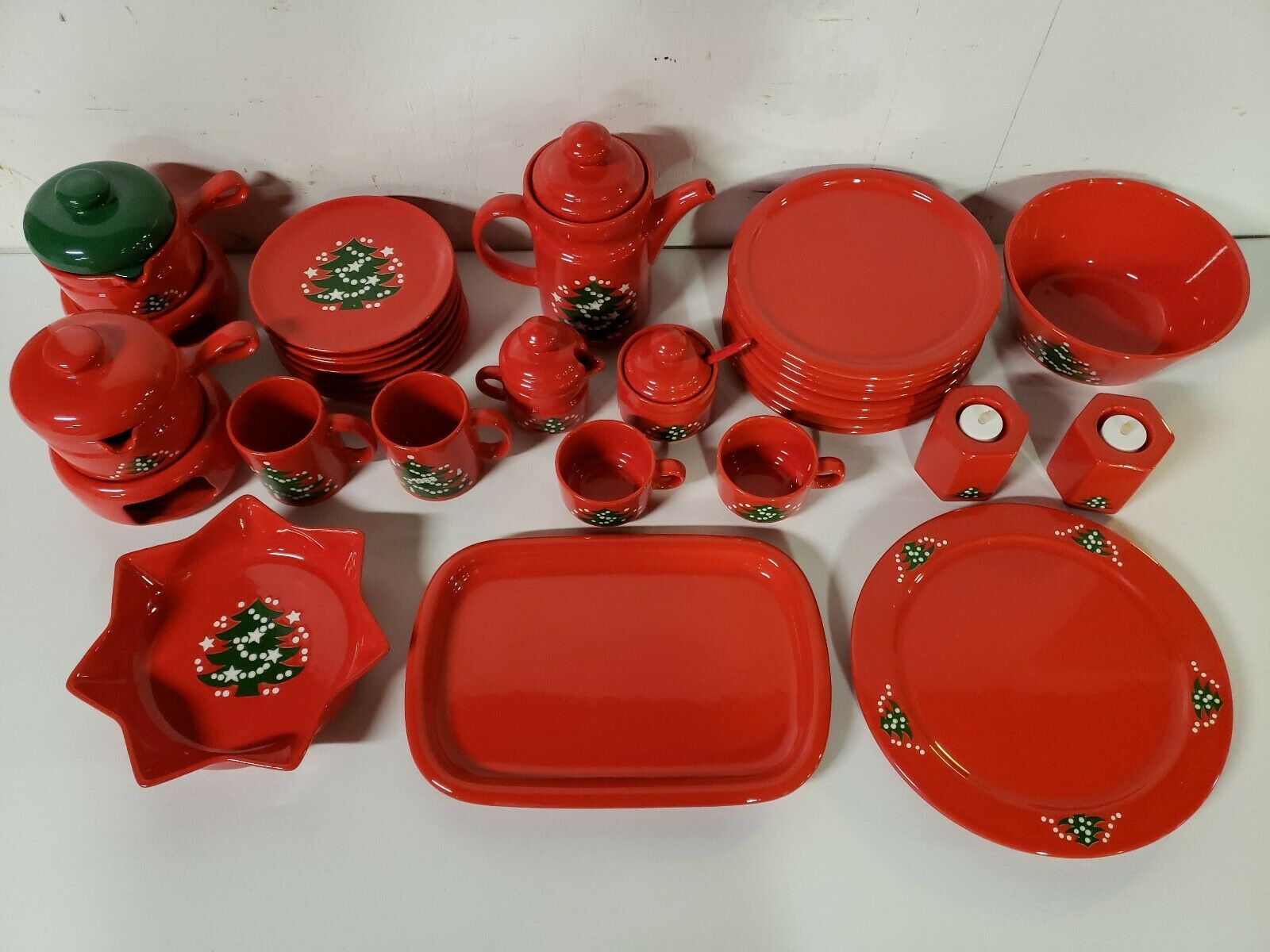 34 PC 8 SET WAECHTERSBACH GERMANY STONEWARE RED CHRISTMAS TREE DINNER ...