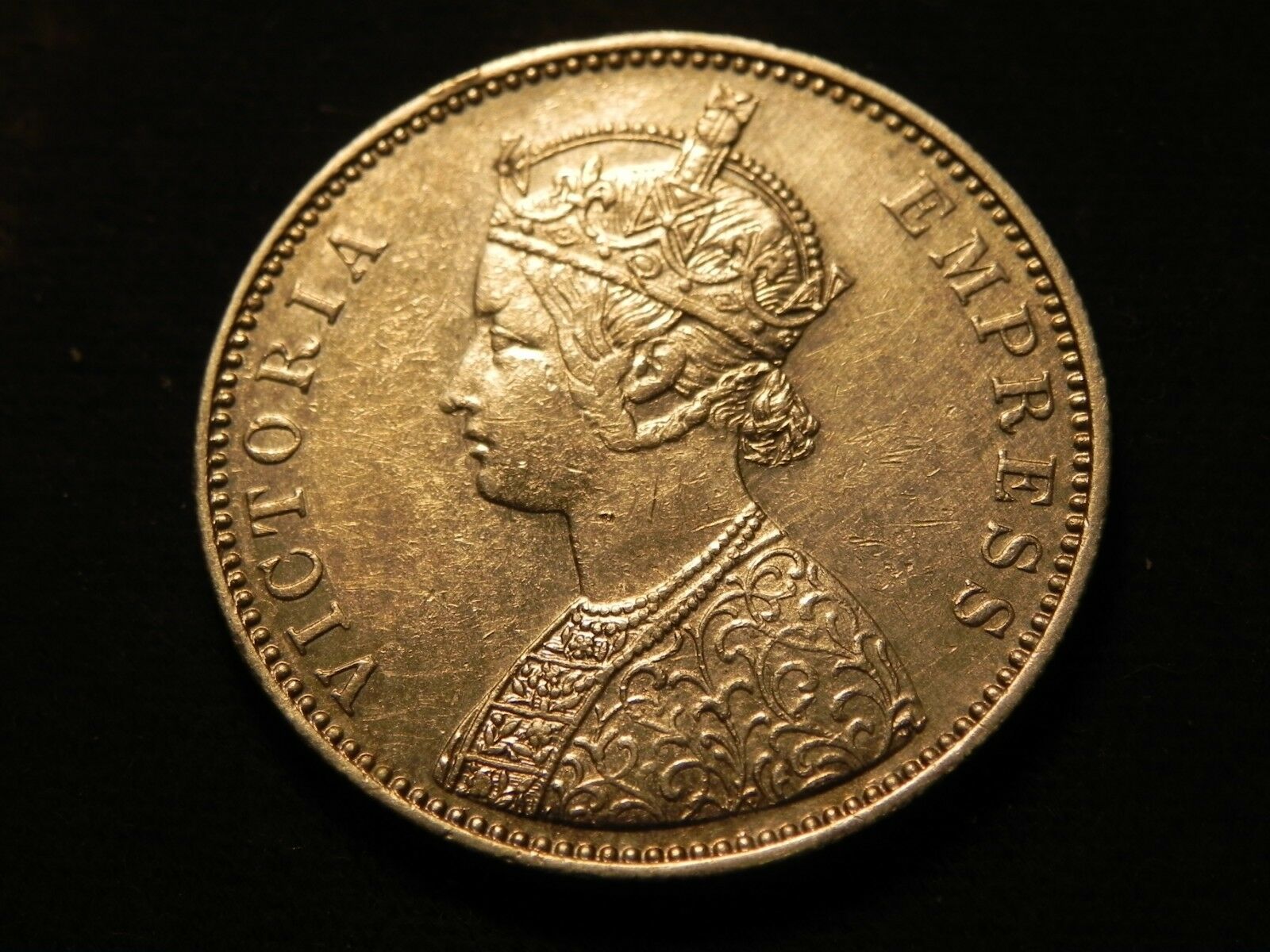 1879 BRITISH INDIA QUEEN VICTORIA ONE RUPEE SILVER ONE DOT Rev II ...