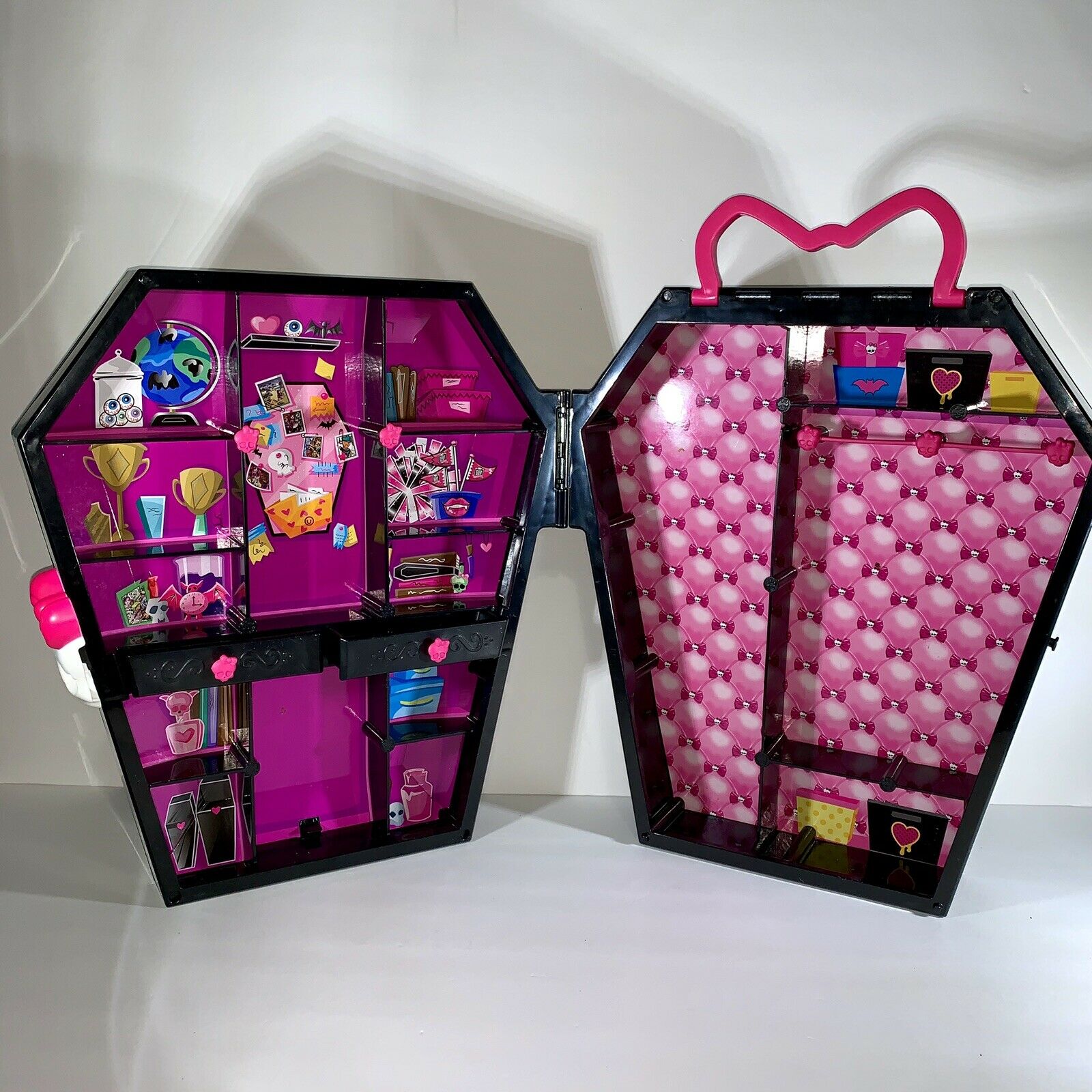 Monster High Draculocker Draculaura Doll Coffin Locker Carrying Case ...