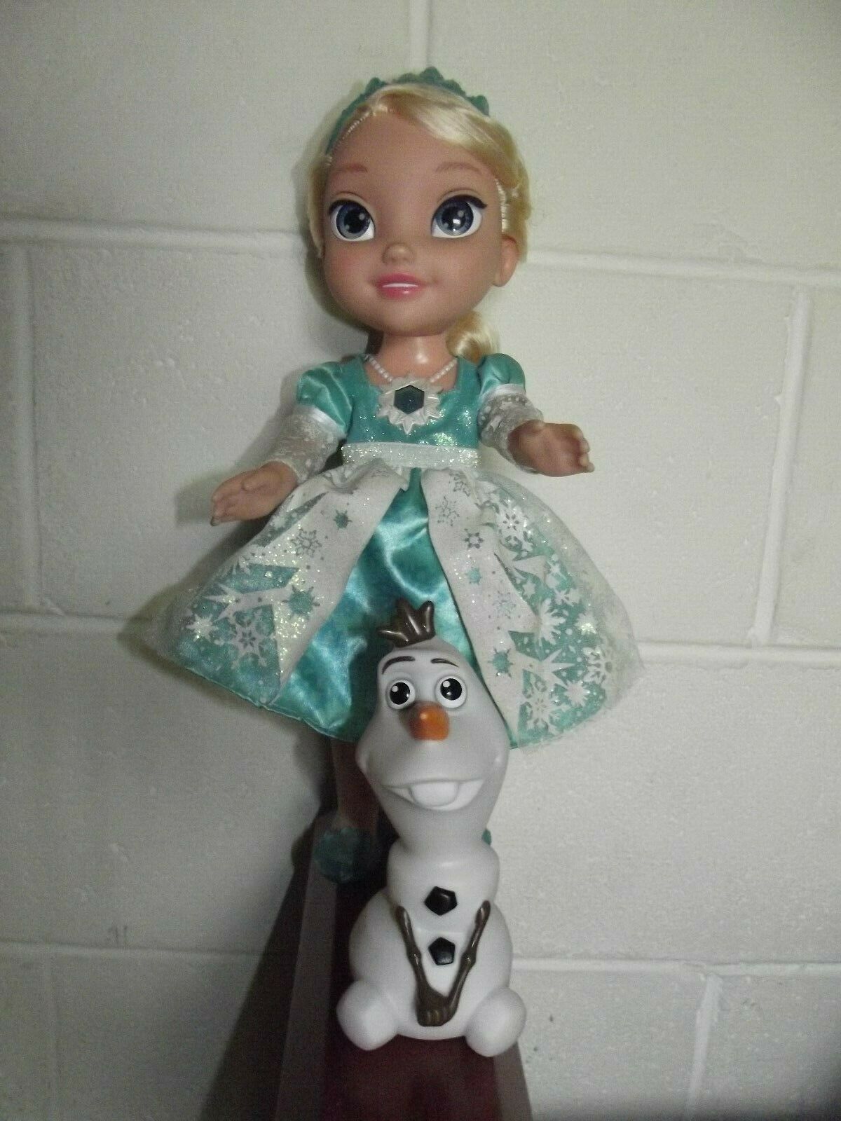 DISNEY FROZEN MUSICAL SNOW GLOW ELSA DOLL With LIGHT UP DRESS Plus OLAF ...